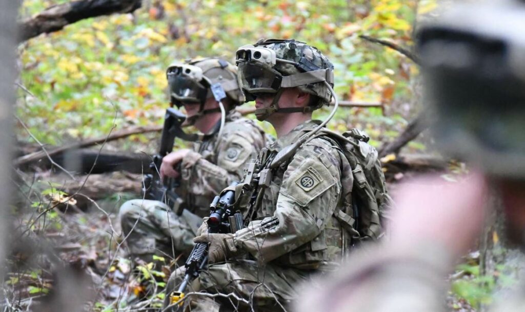 Microsoft super army goggles make the soldiers a live target - They ...