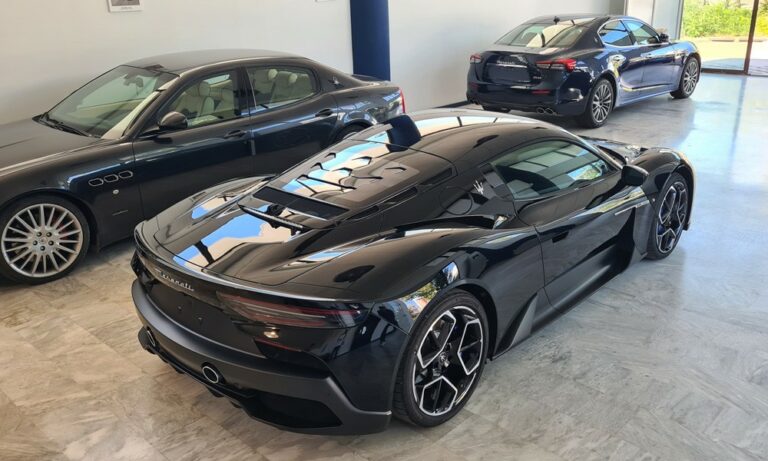 The first Maserati MC20 has arrived in Greece, and she is a beauty ...