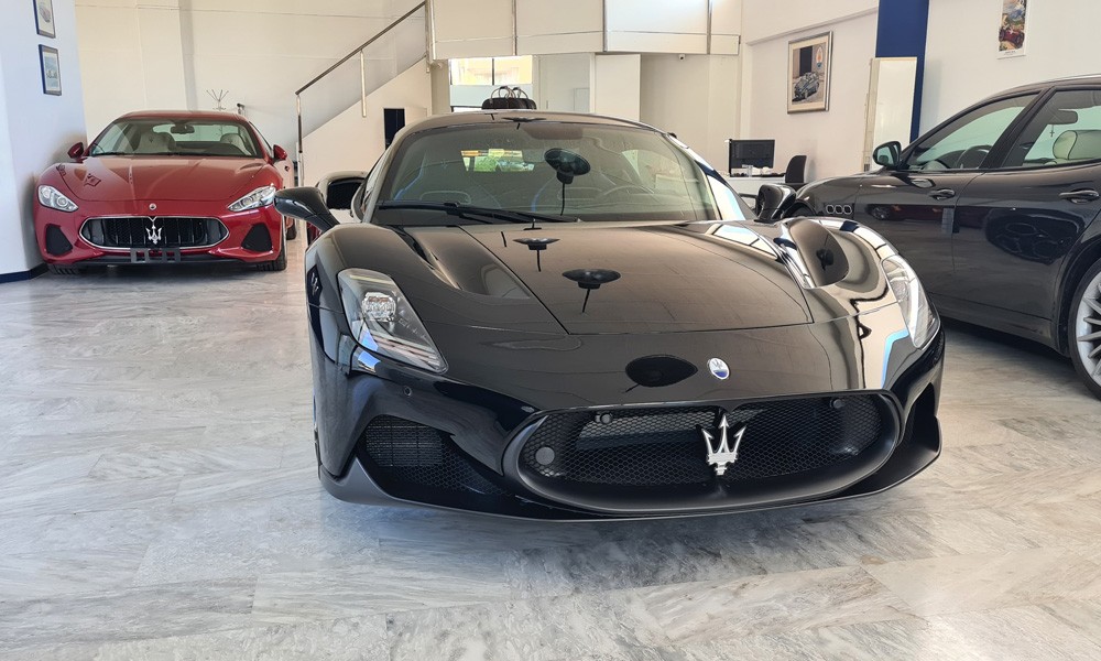 The first Maserati MC20 has arrived in Greece, and she is a beauty ...