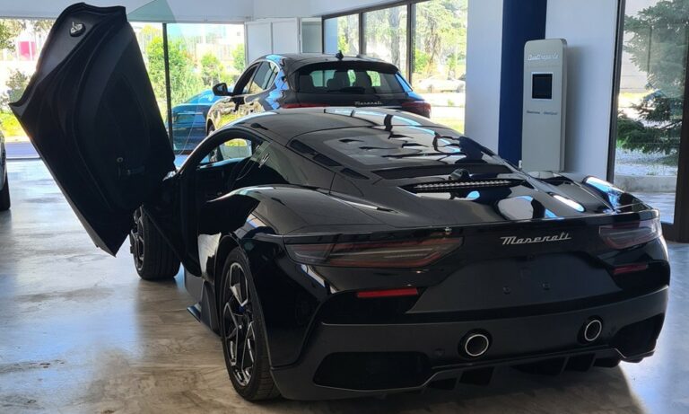 The first Maserati MC20 has arrived in Greece, and she is a beauty ...