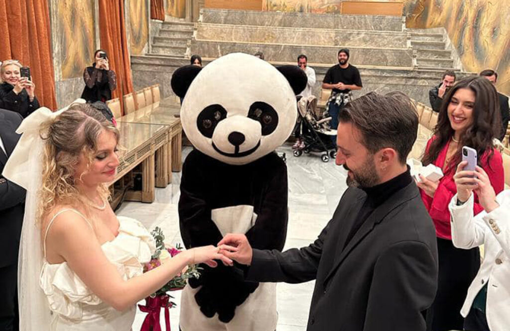 Athens Mayor Kostas Bakoyannis marries coupe with a Panda...as best man ...