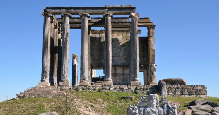 2,000-Year-Old Greek Sculptures Unearthed in Turkey - ProtoThema English