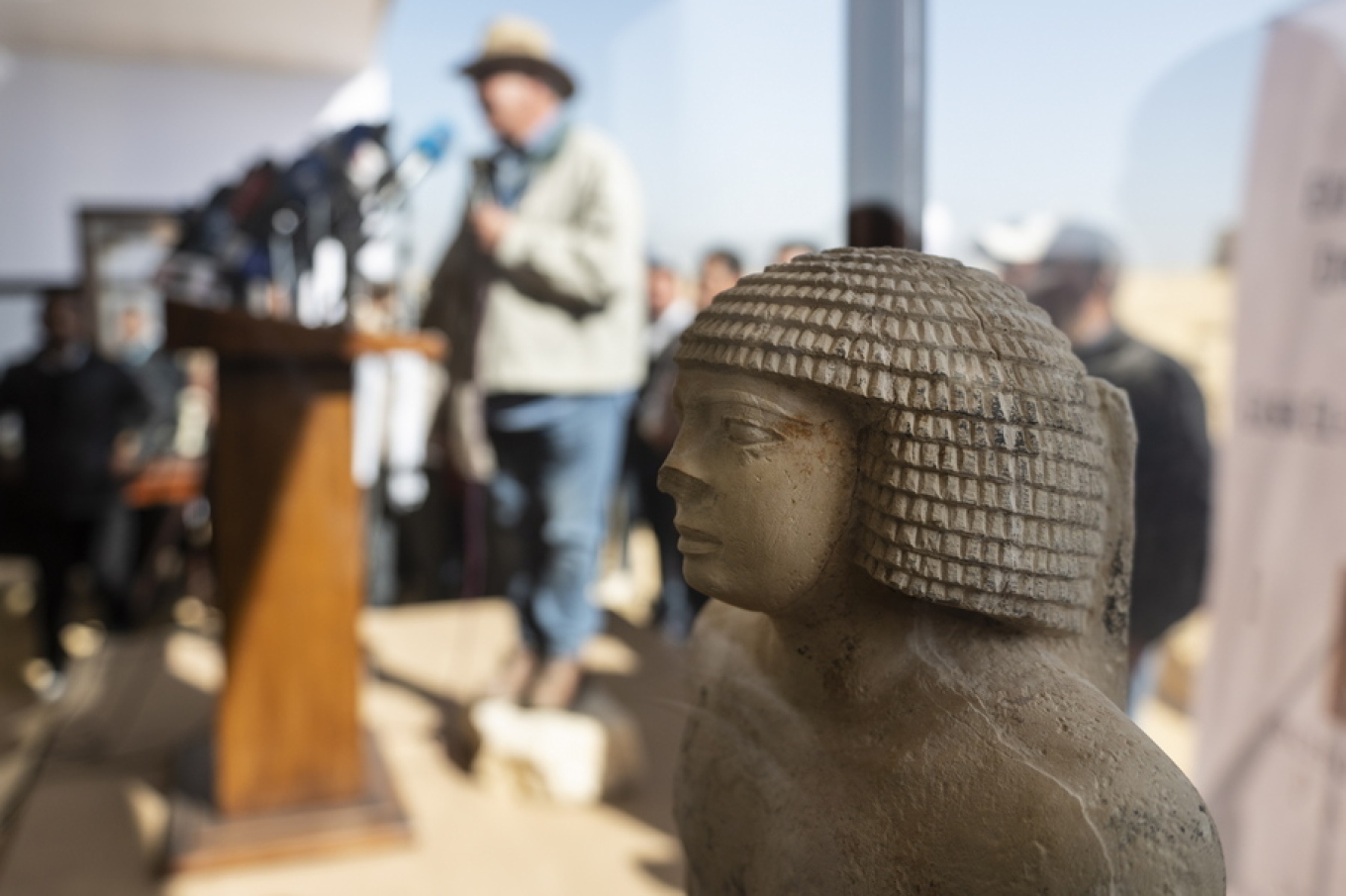 Egypt: Archaeologists discover four tombs of Pharaohs and 4,000-year ...