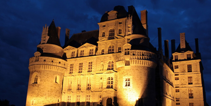 Seven haunted monuments & their violent past - ProtoThema English