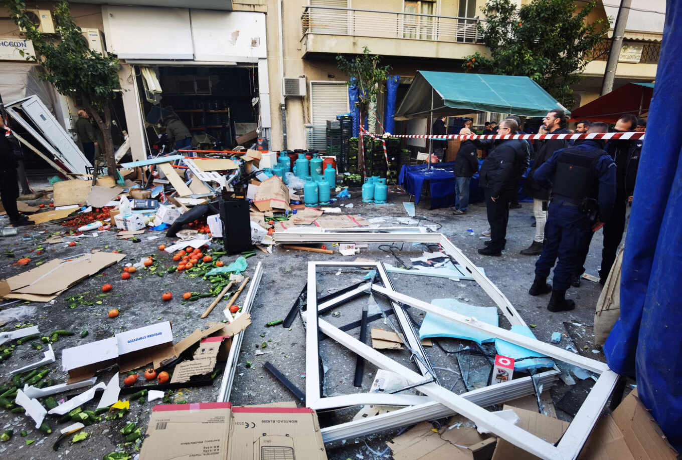 Large explosion rocks Athens suburb (video-photos) - ProtoThema English