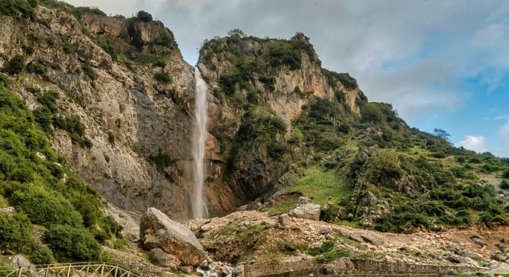 The Twin Waterfalls of Tzoumerka: A Spellbinding Aquatic View (stunning ...
