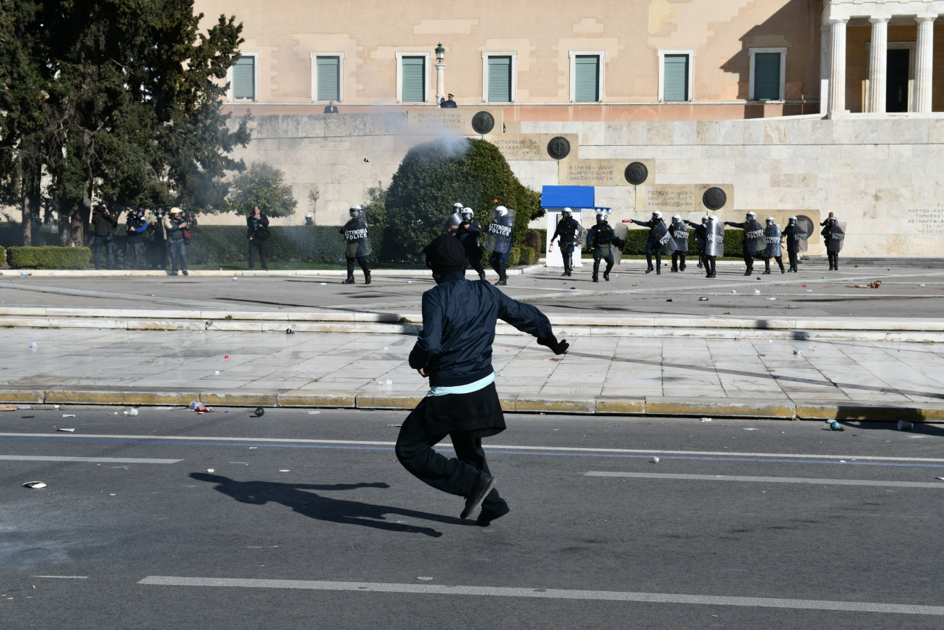 Riots break out in Athens after large train accident march (video ...
