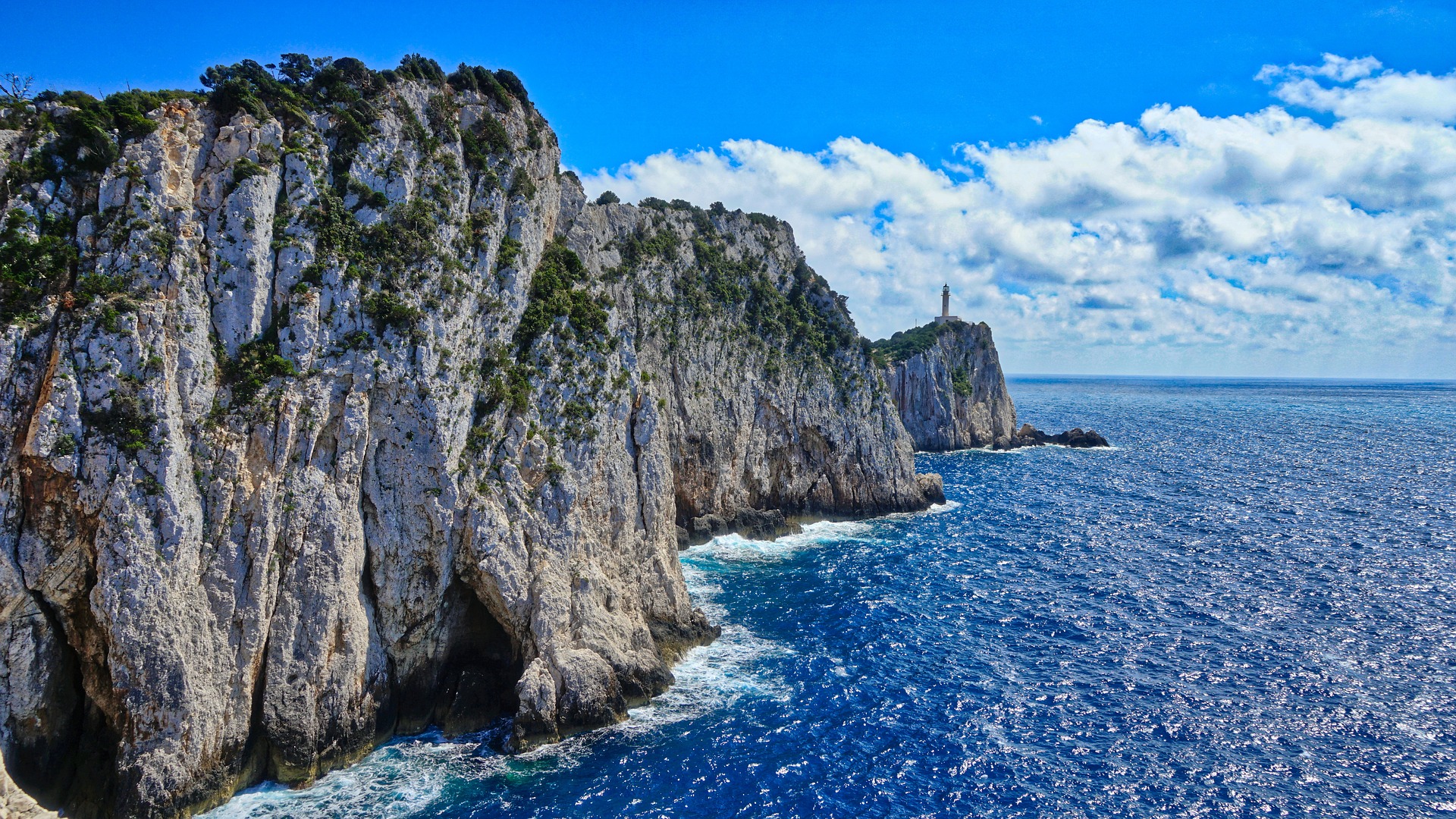 Paxoi | protothemanews.com