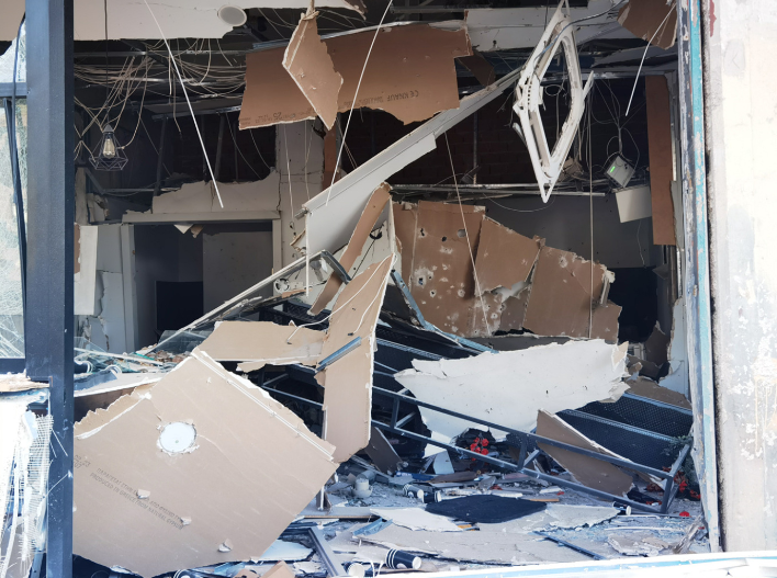 Athens: Strong explosion in a cafe - Serious damage to the shop and ...
