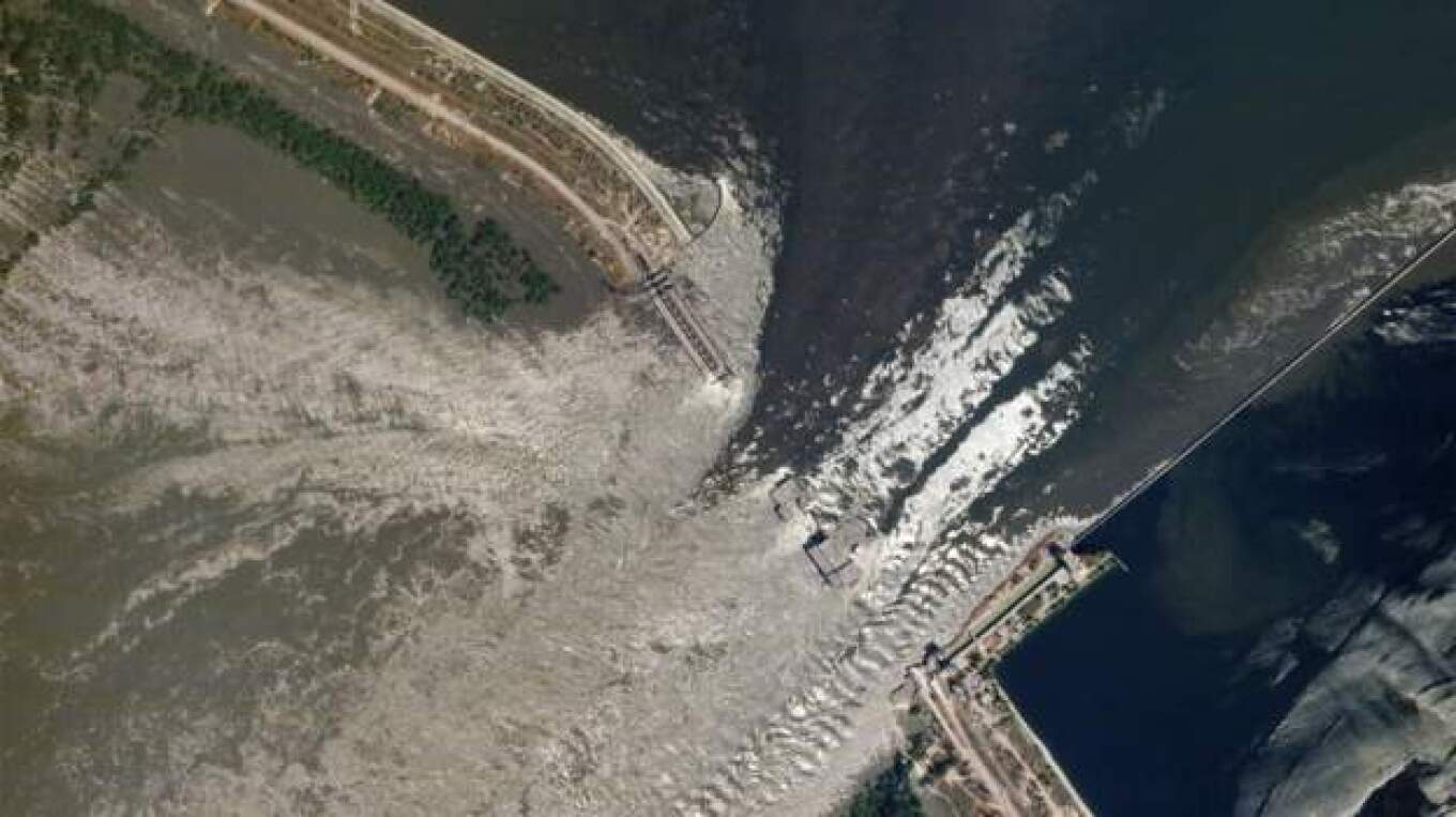 First satellite image of destroyed dam in Kherson - Beavers took to the ...
