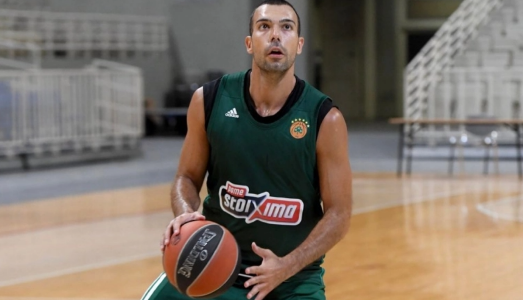 Kostas Sloukas in his Panathinaikos jersey for the first time (photo ...