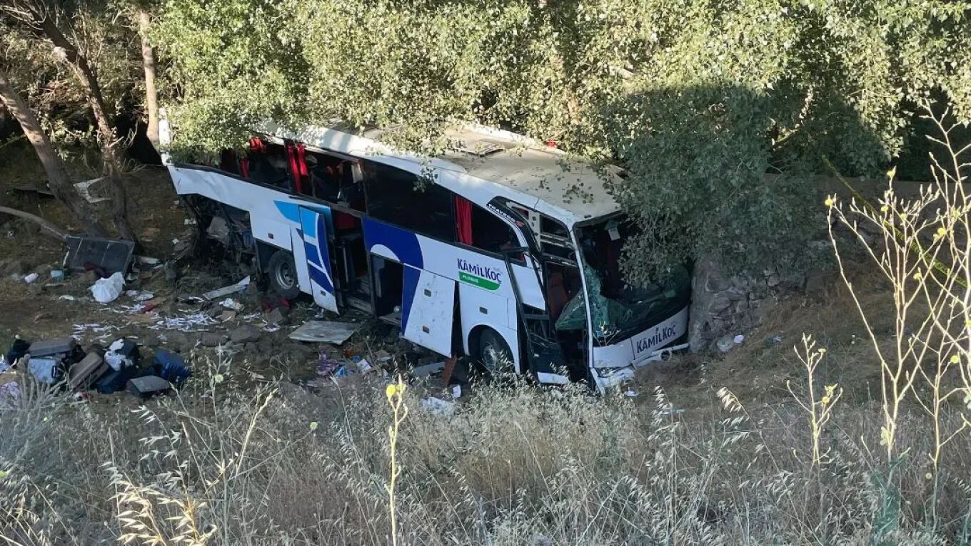 Tragedy in Turkey: 12 dead and 19 injured after bus plunged into a 30 ...