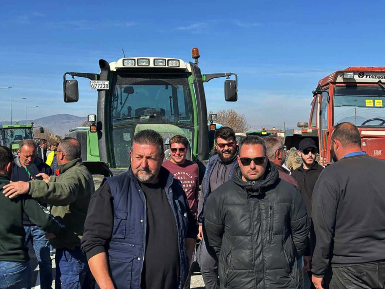 Farmers' preparation for meeting with Mitsotakis, blockades in Tyrnavos ...