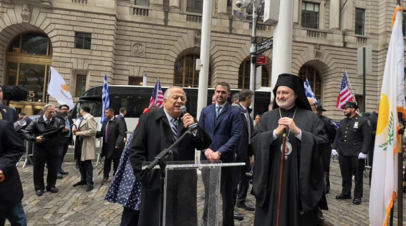 New York: Euzones Greek Guard parade for the flag-raising ceremony ...