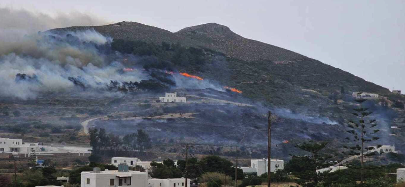 Fire in Paros island, burning near houses - Message from 112 ...
