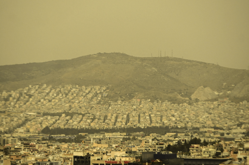 Weather: Muggy atmosphere from the African dust in Athens - ProtoThema ...