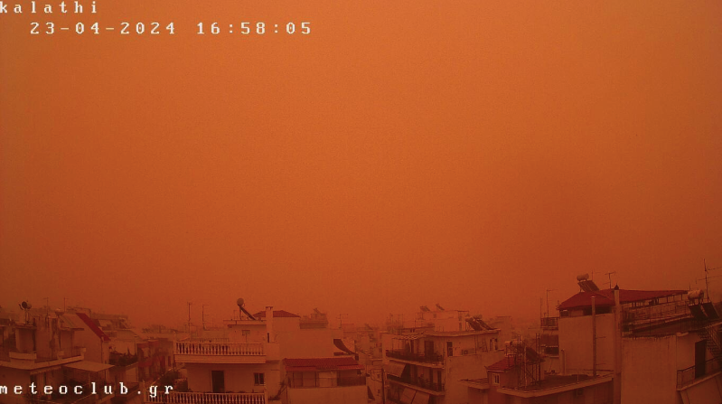 African dust has turned Kalamata into Libya - Record gatherings in ...