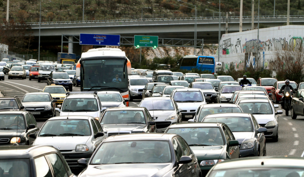 Ban on private cars movement on weekends? - ProtoThema English