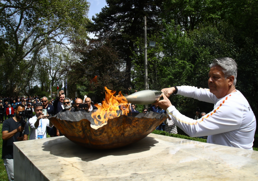 Piraeus welcomed the Olympic Flame - Photos from ceremony - ProtoThema ...