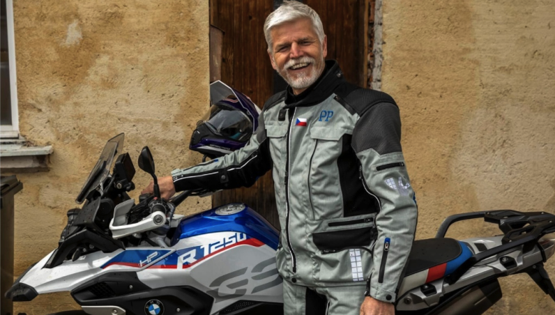 The President of the Czech Republic had an accident with his motorcycle ...