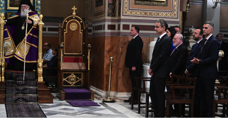 PM Mitsotakis: Attended the Holy Thursday service at the Metropolis of ...