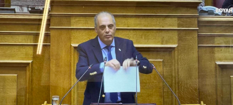 Velopoulos tore the Prespa Agreement's Government Gazette in Parliament ...