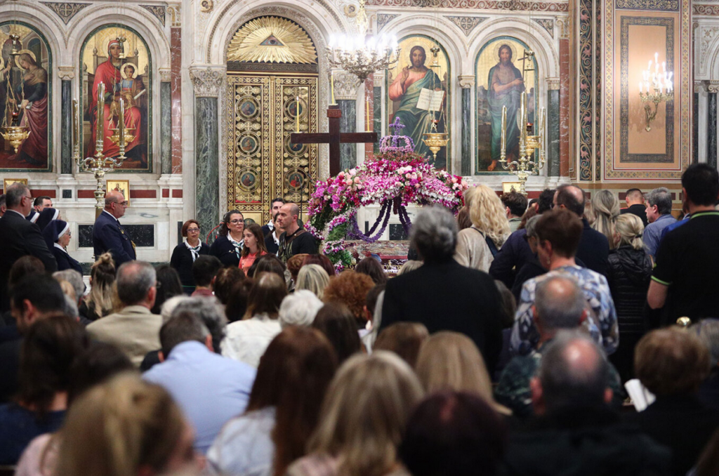 Good Friday: The Epitaph Lament Service (photos) - ProtoThema English