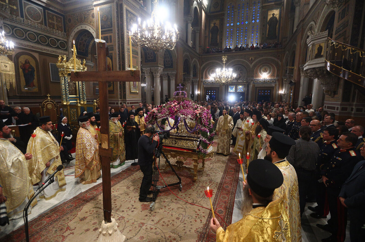 Good Friday: The Epitaph Lament Service (photos) - ProtoThema English