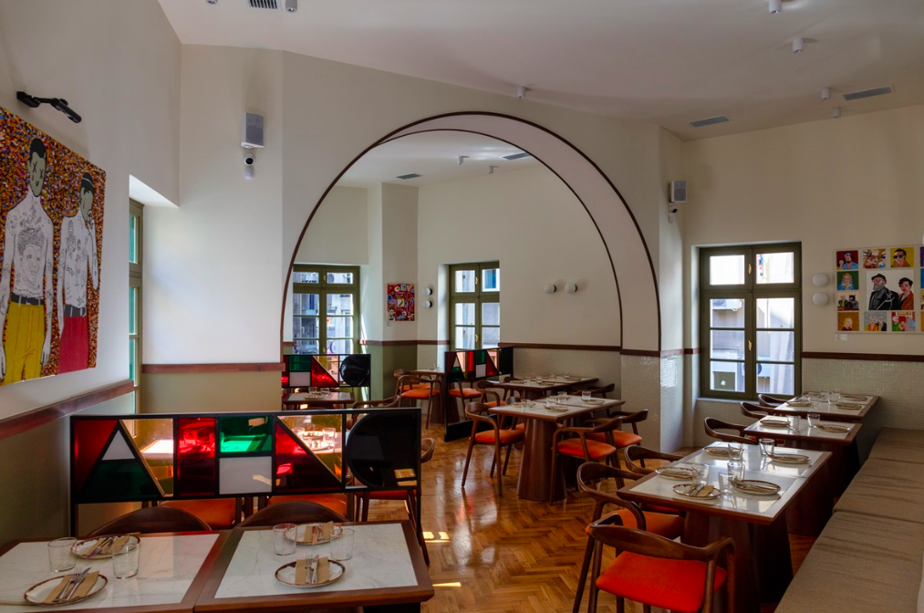 Ateno: An Evening on Aiolou's Pedestrian Street - ProtoThema English