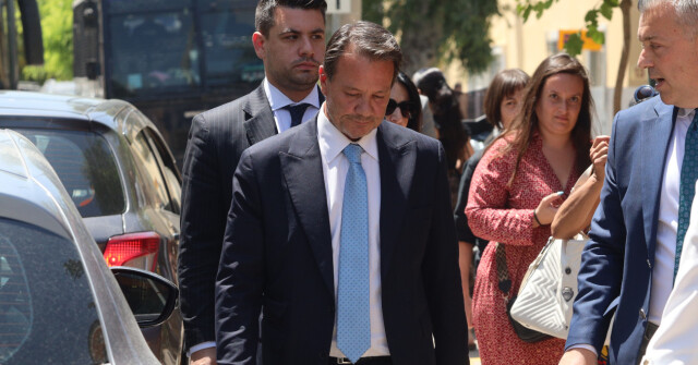 Apostolos Lytras: His weapons are now taken away, he is asked to move ...