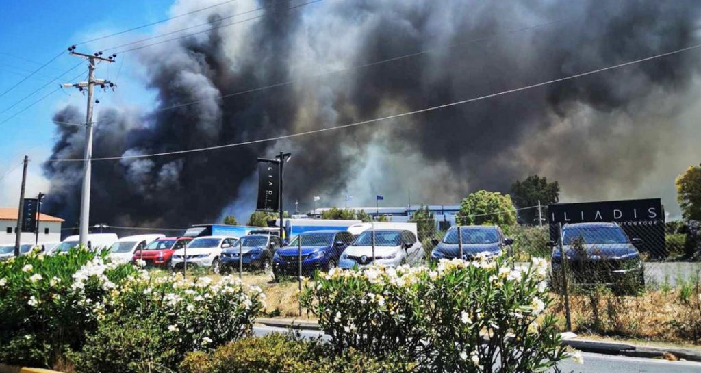 Fire burns in Vari-Koropi, near factories and homes - Evacuation order ...