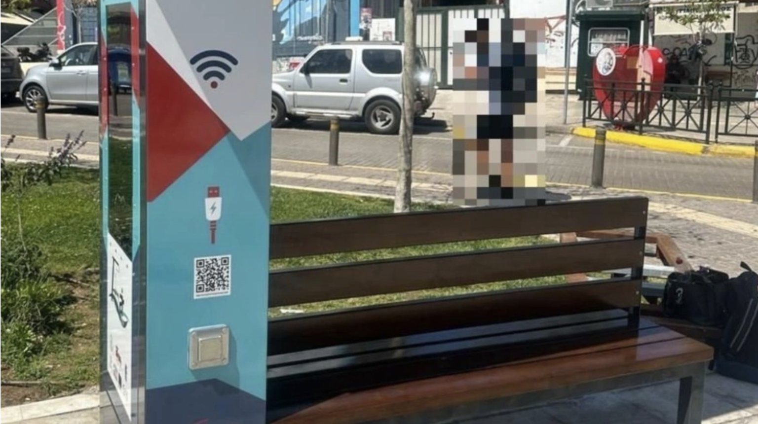 Attica: Smart benches monitor air pollution - ProtoThema English