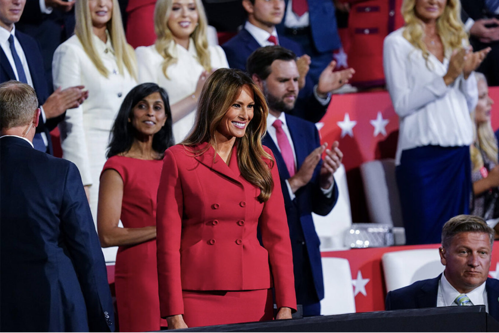 Melania Trump shines at Republican convention - Solo entrance and Trump ...