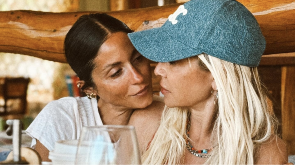 Anna Vissi - Sofia Karvela: Heartwarming photos from their vacation ...