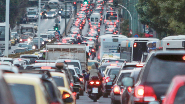 New Traffic Code: Motorcycle lane-splitting legalized amongst congested ...