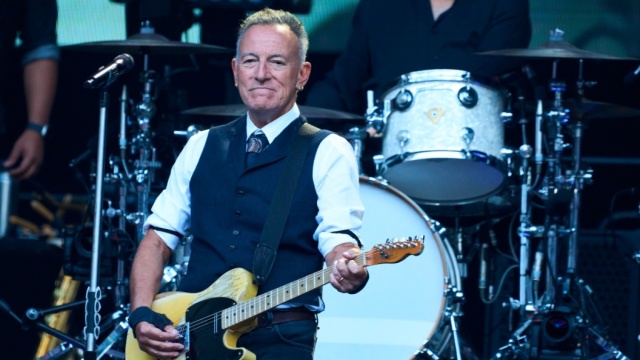 USA: Rock legend Bruce Springsteen joins Harris' campaign - ProtoThema ...