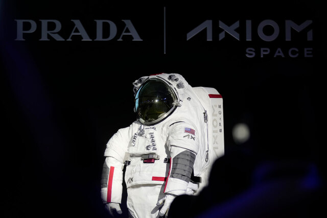 Astronauts will wear Prada - These are the NASA uniforms for the ...