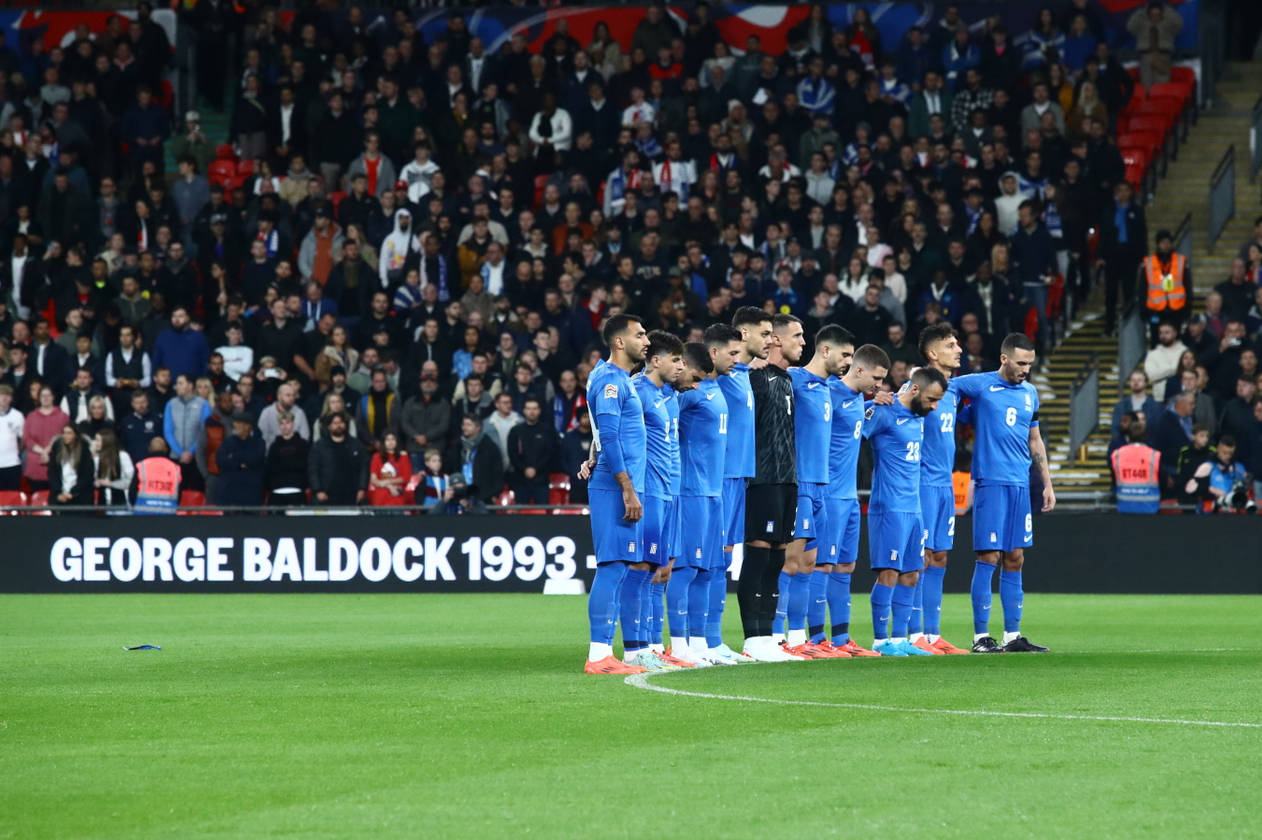 England - Greece: The English honored Baldock's memory at Wembley ...