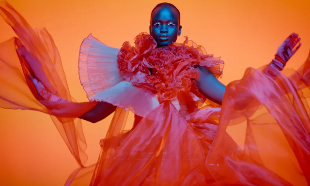 Shock with the new Jaguar advertisement...without cars! - Musk's ...