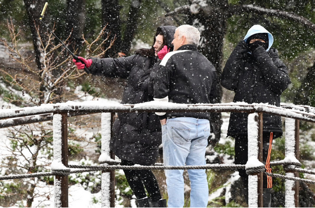 Weather: The 24-hour snowfall has begun - Snow covered Hippocrates ...