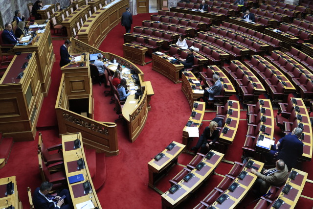 Tax bill: ND, PASOK and SYRIZA said "yes" to 12 tax cuts and 12 income ...