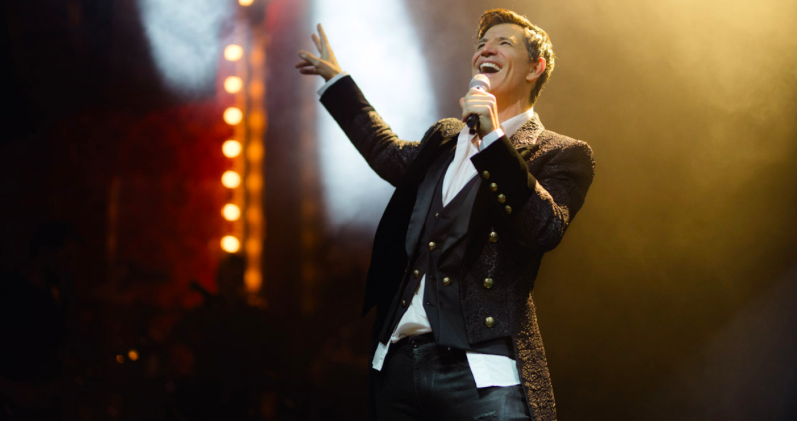 Sakis Rouvas - The show of the year at Cabaret - ProtoThema English