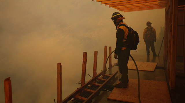 Outrage in California: Private firefighters for the wealthy at $2,000 ...
