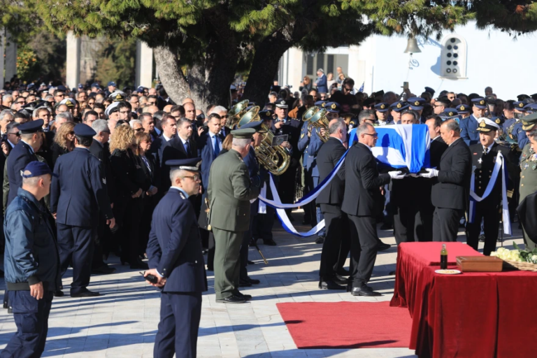 Kostas Simitis: The messages and the absences at the last farewell ...