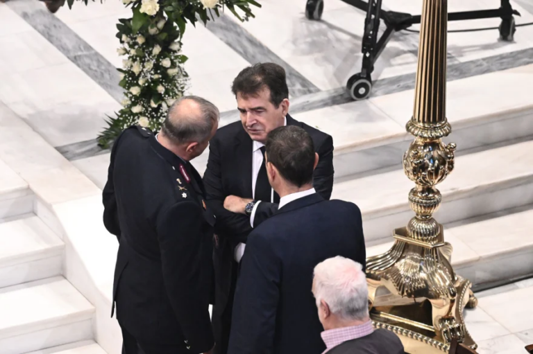 Kostas Simitis: The messages and the absences at the last farewell ...