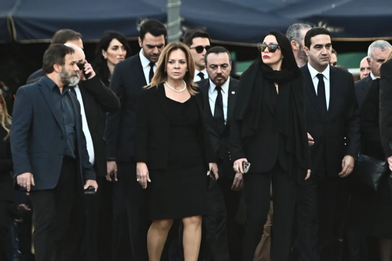 Kostas Simitis: The messages and the absences at the last farewell ...