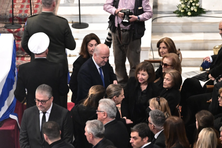 Kostas Simitis: The messages and the absences at the last farewell ...