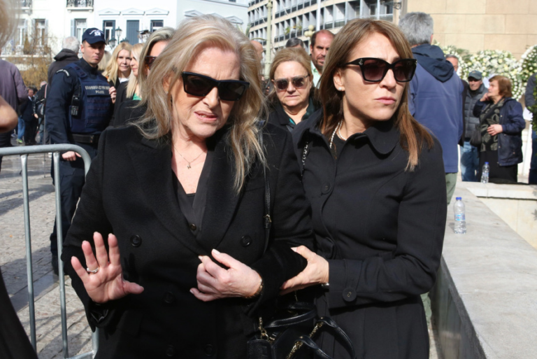 Mimis Domazos Funeral: Emotional atmosphere and mourning at the Athens ...