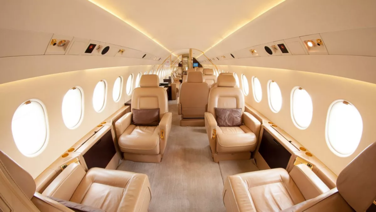 Private jet usage: Who pollutes the most - ProtoThema English