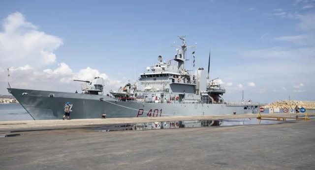 Albania: An Italian ship with 49 asylum seekers arrived at the Albanian ...